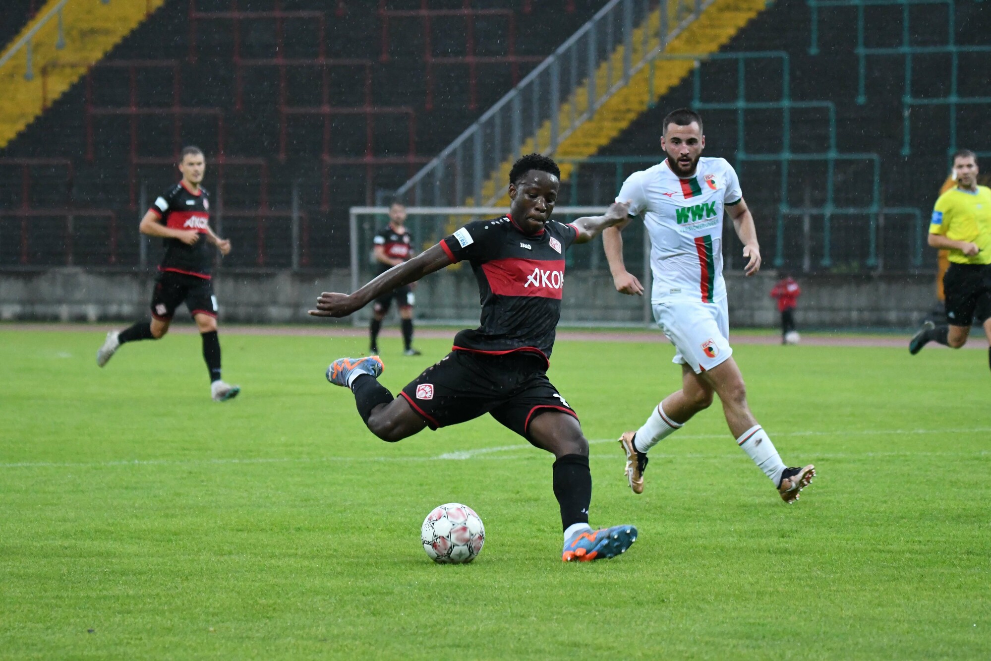 Kickers feiern in Augsburg ersten Saisonsieg | Würzburger Kickers